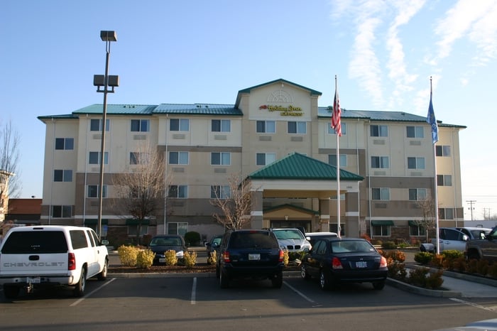 HOLIDAY INN EXPRESS MEDFORD - Updated December 2025 - 41 Photos & 47 ...