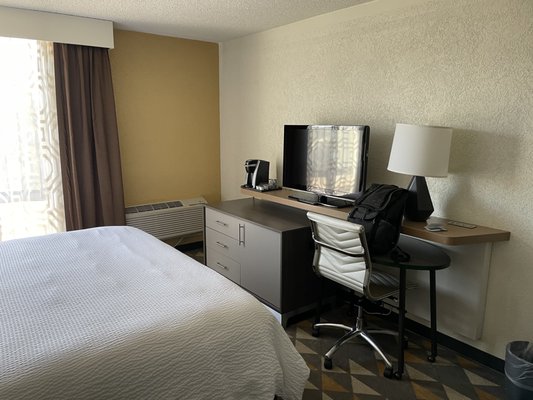 HOLIDAY INN - Updated August 2025 - 66 Photos & 86 Reviews - 25425 SW ...