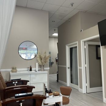 FOREVER 21 NAIL LOUNGE - Updated October 2025 - 60 Photos & 21 Reviews ...