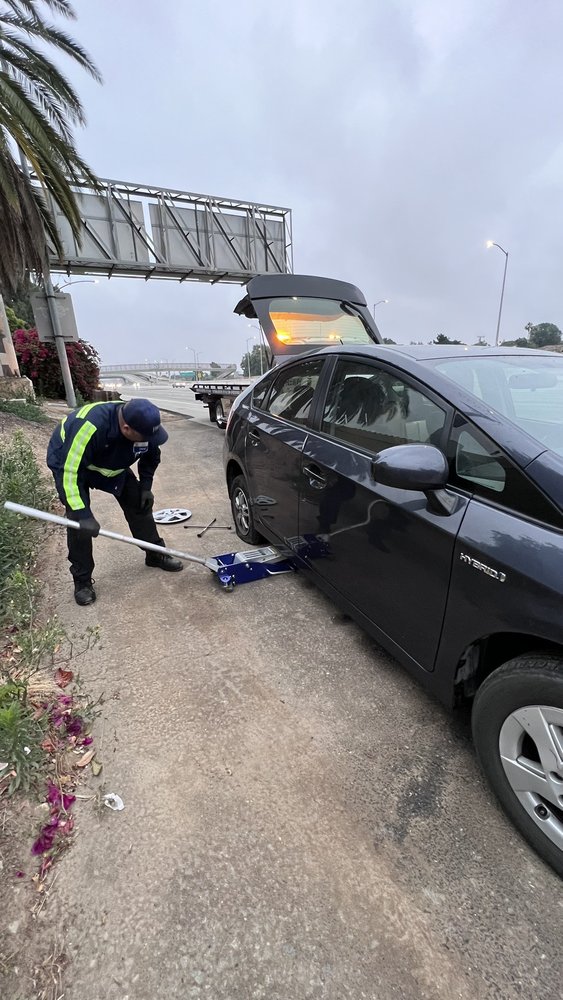 FREEWAY TOWING - Updated December 2025 - 42 Photos & 339 Reviews - 1350 ...