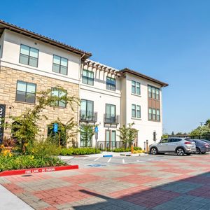 SPRINGLINE - Updated December 2025 - 92 Photos & 27 Reviews - 1300 El ...