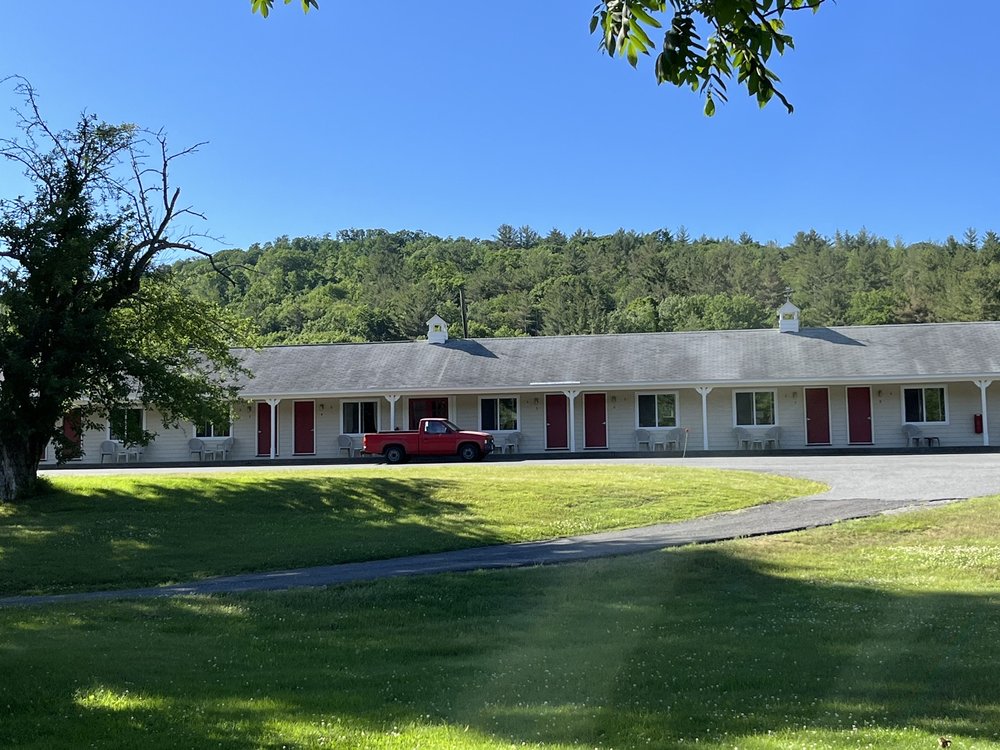 GIOVANNI’S RED ROSE MOTEL - 80 Photos & 13 Reviews - 1701 Mohawk Trl ...