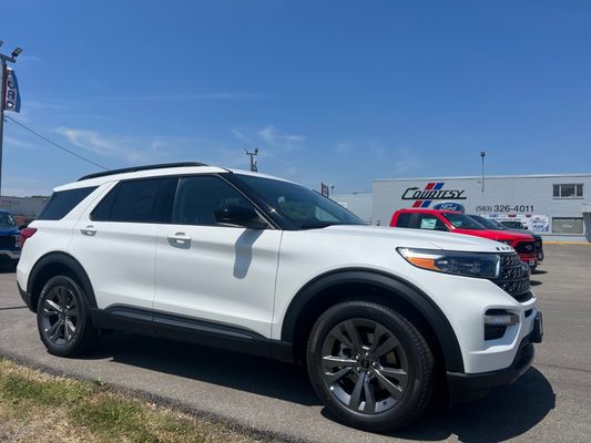 COURTESY FORD - Updated September 2025 - 13 Photos - 3921 W River Dr ...