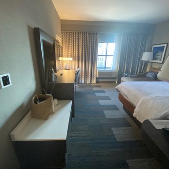 HAMPTON INN & SUITES KANSAS CITY DOWNTOWN CROSSROADS - Updated December ...