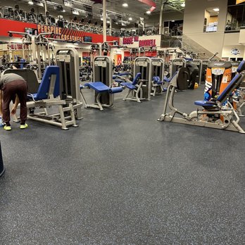 CRUNCH FITNESS - SOUTH AUSTIN - Updated March 2025 - 22 Photos & 18 ...