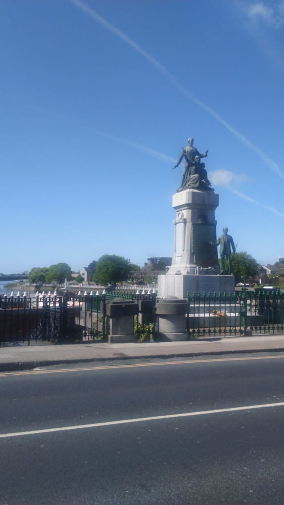 1916 MEMORIAL - Sarsfield Bridge, Limerick, Republic of Ireland ...