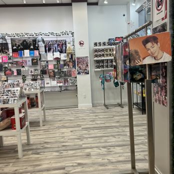 MAPLEWOOD MALL - Updated December 2025 - 124 Photos & 56 Reviews - 3001 ...