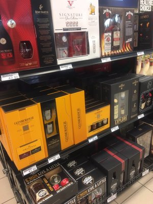 AAFES EXPRESS SHOPPETTE - Updated December 2025 - 16 Photos - 1796 ...