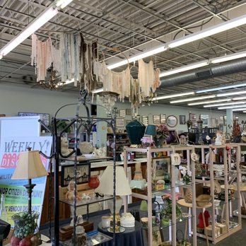 THE GIVING TREE - Updated October 2025 - 3343 SW Topeka Blvd, Topeka ...