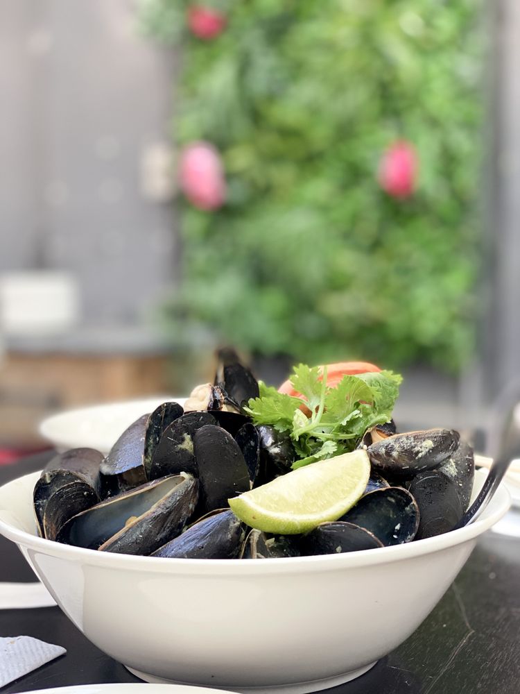 AMA RAW BAR - EAST VILLAGE - Updated August 2024 - 405 Photos & 209 ...