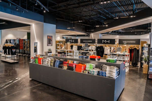 HAWAII’S FINEST CLOTHING - Updated September 2024 - 73 Photos & 22 ...