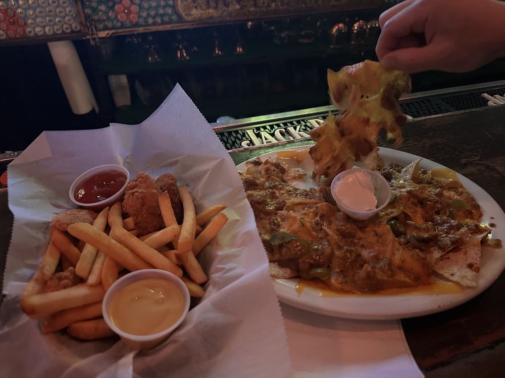 PECULIER PUB - Updated February 2025 - 201 Photos & 443 Reviews - 145 ...