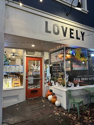 LOVELY - Updated December 2025 - 142 Photos & 126 Reviews - 111 Main St ...