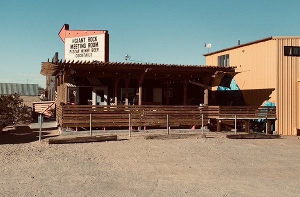 GIANT ROCK MEETING ROOM - PIZZA BAR - Updated July 2024 - 150 Photos ...