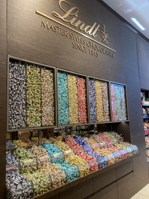 LINDT CHOCOLATE SHOP - Updated October 2025 - 83 Photos & 19 Reviews ...