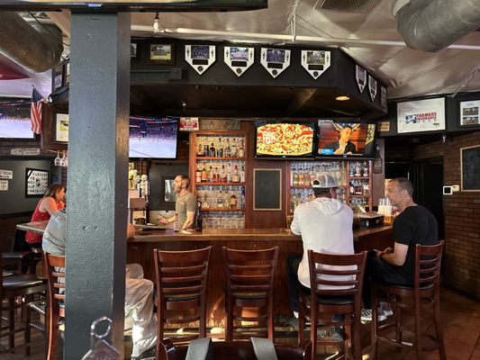 SIDELINES SPORTS BAR & GRILL - Updated October 2025 - 77 Photos & 127 ...