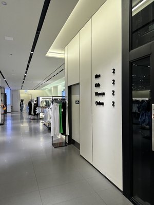 ZARA - Updated September 2025 - 63 Photos & 124 Reviews - 1 W Randolph ...