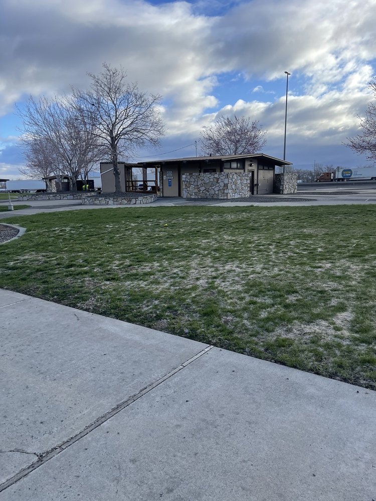 REST STOP - Updated July 2025 - 17 Photos - Old Oregon Trail Hwy, La ...