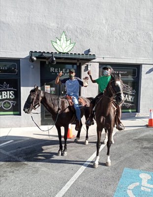 RELEAF SHOP - Updated November 2024 - 51 Photos & 40 Reviews - 1114 ...