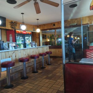 GUS’ RED HOTS - 55 Photos & 83 Reviews - 5 Commodore Thomas Macdonough ...