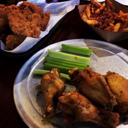 WINGZUP - Updated October 2025 - 483 Photos & 546 Reviews - 1000 E 41st ...