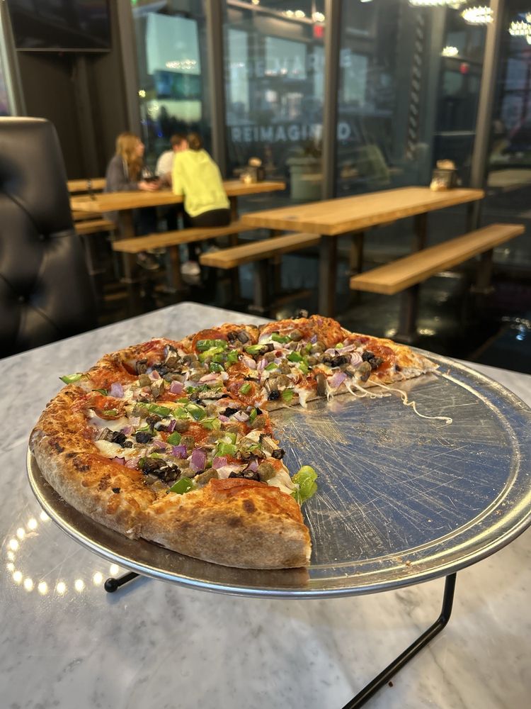 AVIATOR PIZZA & DRAFTHOUSE - Updated February 2025 - 25 Photos & 18 ...