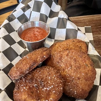 OLD DOMINION DOGGERY & BURGER SHOPPE - Updated July 2025 - 106 Photos ...