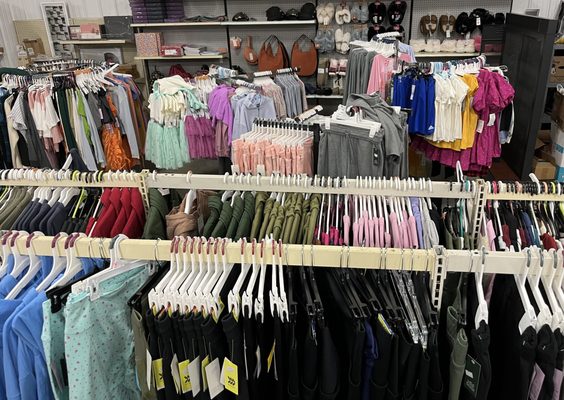 PAPA BEAR’S RESALE - 916 Chicago Dr, Jenison, Michigan - Discount Store ...