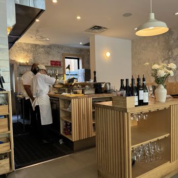 WYNONA - Updated December 2025 - 179 Photos & 70 Reviews - 819 Gerrard ...