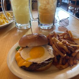 KOOKY CANUCK - Updated December 2024 - 714 Photos & 800 Reviews - 87 S ...