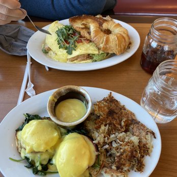 LINDSAY AT THE CORNISH INN - Updated December 2025 - 98 Photos & 89 ...