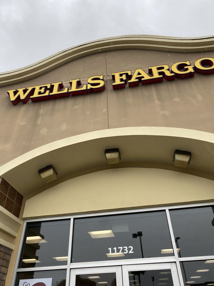 WELLS FARGO BANK - Updated December 2025 - 12 Photos & 37 Reviews ...