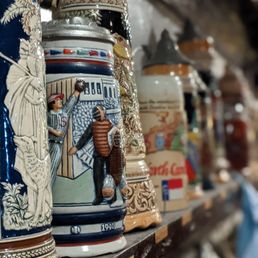 CHECKERS OLD MUNCHEN - Updated January 2026 - 824 Photos & 602 Reviews ...