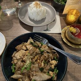 LEDU THAI - Updated June 2025 - 380 Photos & 124 Reviews - 915 N 5th St ...