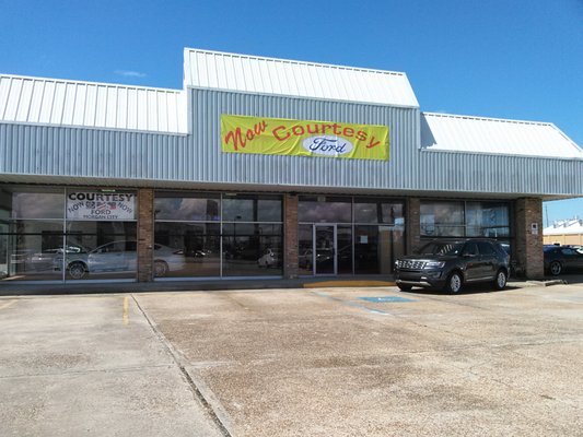 COURTESY FORD - Updated June 2026 - 23 Photos - 1107 Brashear Ave ...
