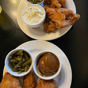 SIX STRINGS ON FRANKLIN - Updated October 2025 - 2131 W Franklin St ...