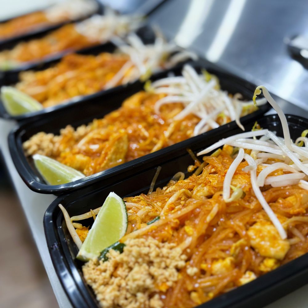 HELLO THAI - Updated October 2025 - 67 Photos & 52 Reviews - 1215 W ...