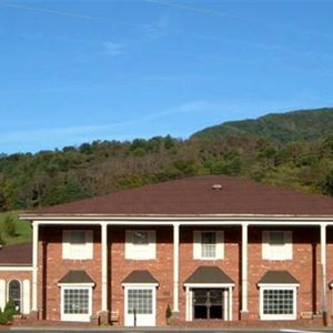 AUSTIN & BARNES FUNERAL HOME AND CREMATORY - Updated March 2025 - 194 ...