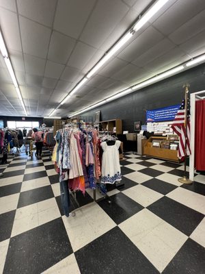 TREASURE HUNTERS THRIFT STORE - Updated January 2026 - 600 S Main St ...