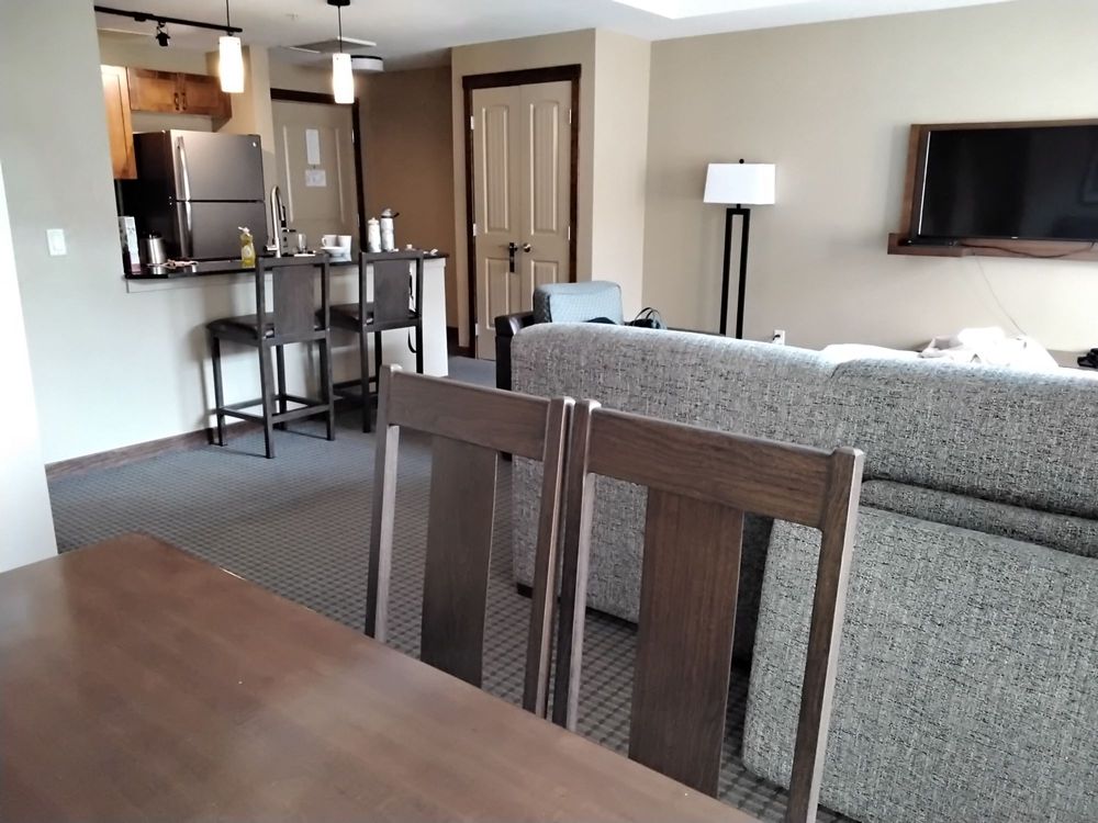 FALCON CREST LODGE - Updated May 2026 - 55 Photos & 32 Reviews - 190 ...