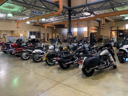 BATTLE BORN HARLEY-DAVIDSON - Updated March 2025 - 104 Photos & 118 ...
