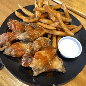 TRAP HOUSE WINGZ - Updated June 2025 - 32 Photos & 18 Reviews - 1204 ...