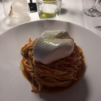 RAVYN & ROBYN - Updated July 2025 - 237 Photos & 237 Reviews - 301 Main ...