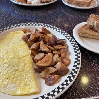 NUTCRACKER FAMILY RESTAURANT - Updated August 2025 - 170 Photos & 212 ...