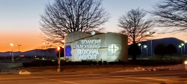 ROANOKE-BLACKSBURG REGIONAL AIRPORT - ROA - 100 Photos & 84 Reviews ...