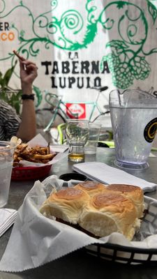 LA TABERNA LÚPULO - 384 Photos & 325 Reviews - 151 Calle San Sebastian ...