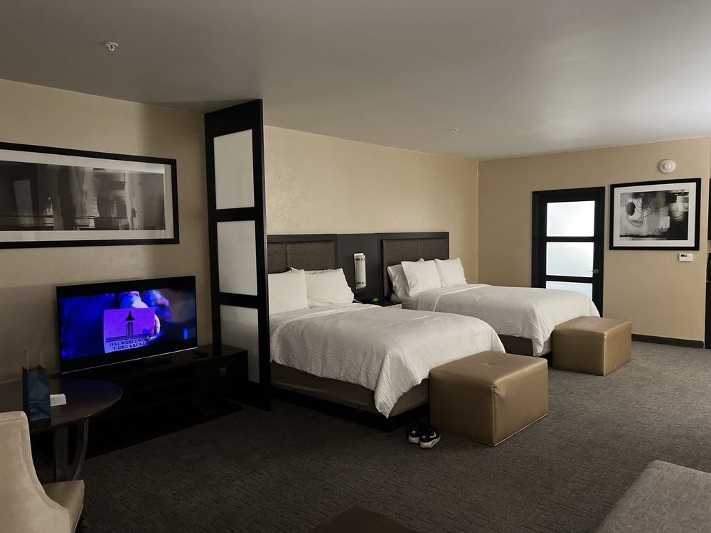 HOLIDAY INN EXPRESS & SUITES ANAHEIM RESORT AREA - Updated January 2026 ...