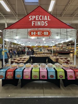 H-E-B - Updated October 2025 - 10 Photos - 1340 E Court St, Seguin ...