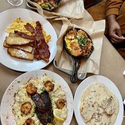 THE FISHIN’ PIG - Updated July 2025 - 840 Photos & 488 Reviews - 119 W ...