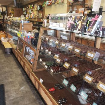 HOLSTEN’S ICE CREAM, CHOCOLATE & RESTAURANT - Updated February 2025 ...